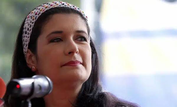 Mary Pili Hernández expresó que "debemos pedirle perdón a la juventud ...